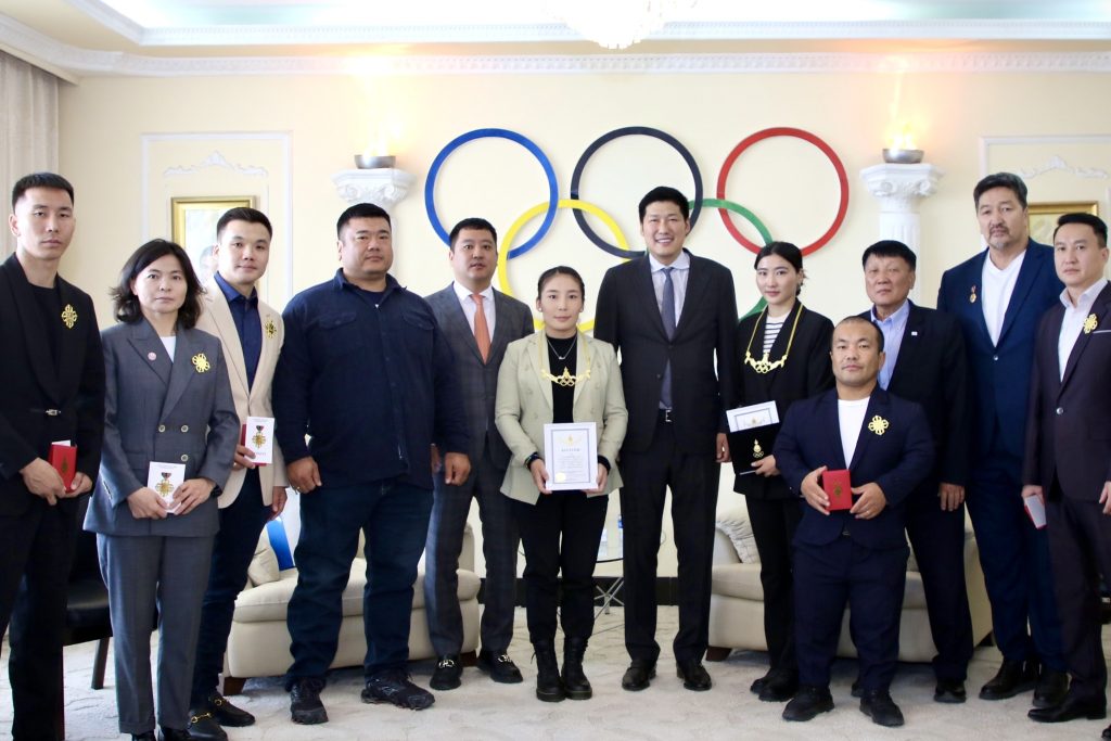 МҮОХ НЫ ТЭРГҮҮН ОЛИМП ПАРАЛИМПАД АМЖИЛТ ҮЗҮҮЛСЭН ТАМИРЧИН ДАСГАЛЖУУЛАГЧ НАРЫГ ДЭЭД ОДОНГООР